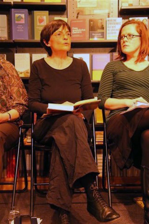 "Frauen lesen ander(e)s" in der "anderen buchhandlung" | Rostock-Heute