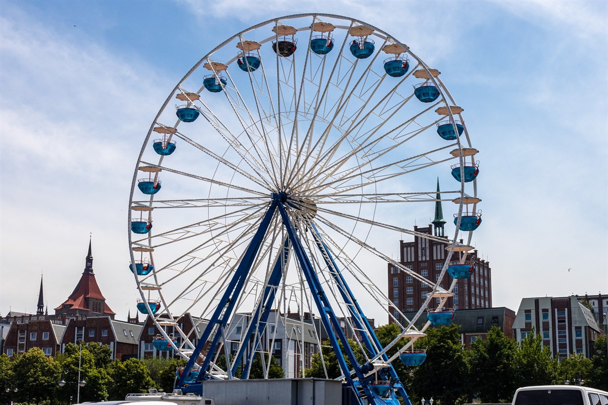 Riesenrad dreht im Stadthafen seine Runden | Rostock-Heute