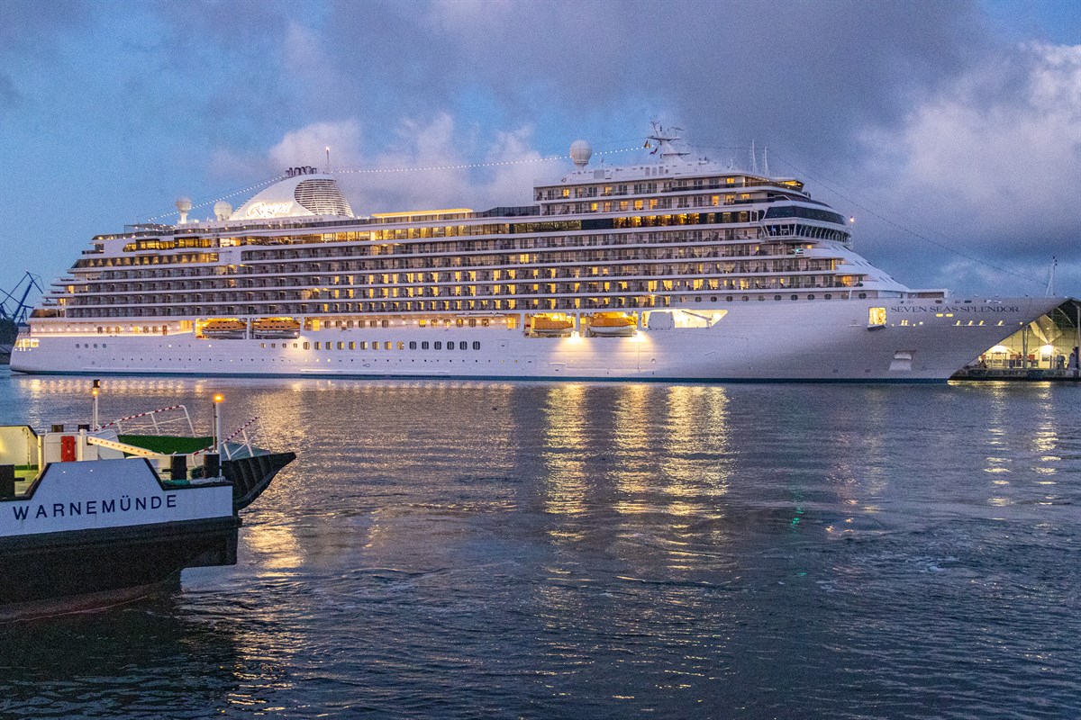 Seven Seas Splendor in Warnemünde